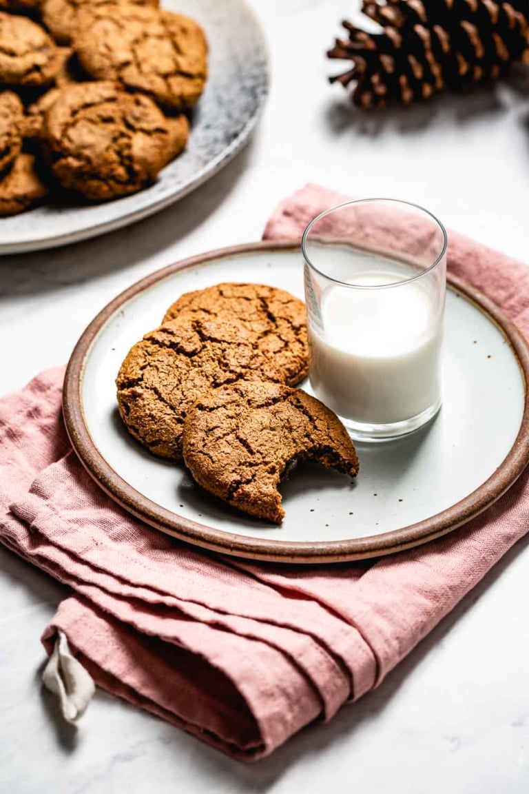 Soft & Chewy Paleo Gingerbread Cookies with Almond Flour (VIDEO!)