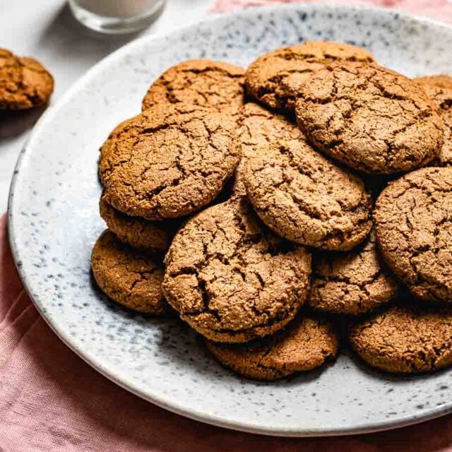 Soft & Chewy Paleo Gingerbread Cookies with Almond Flour (VIDEO!)